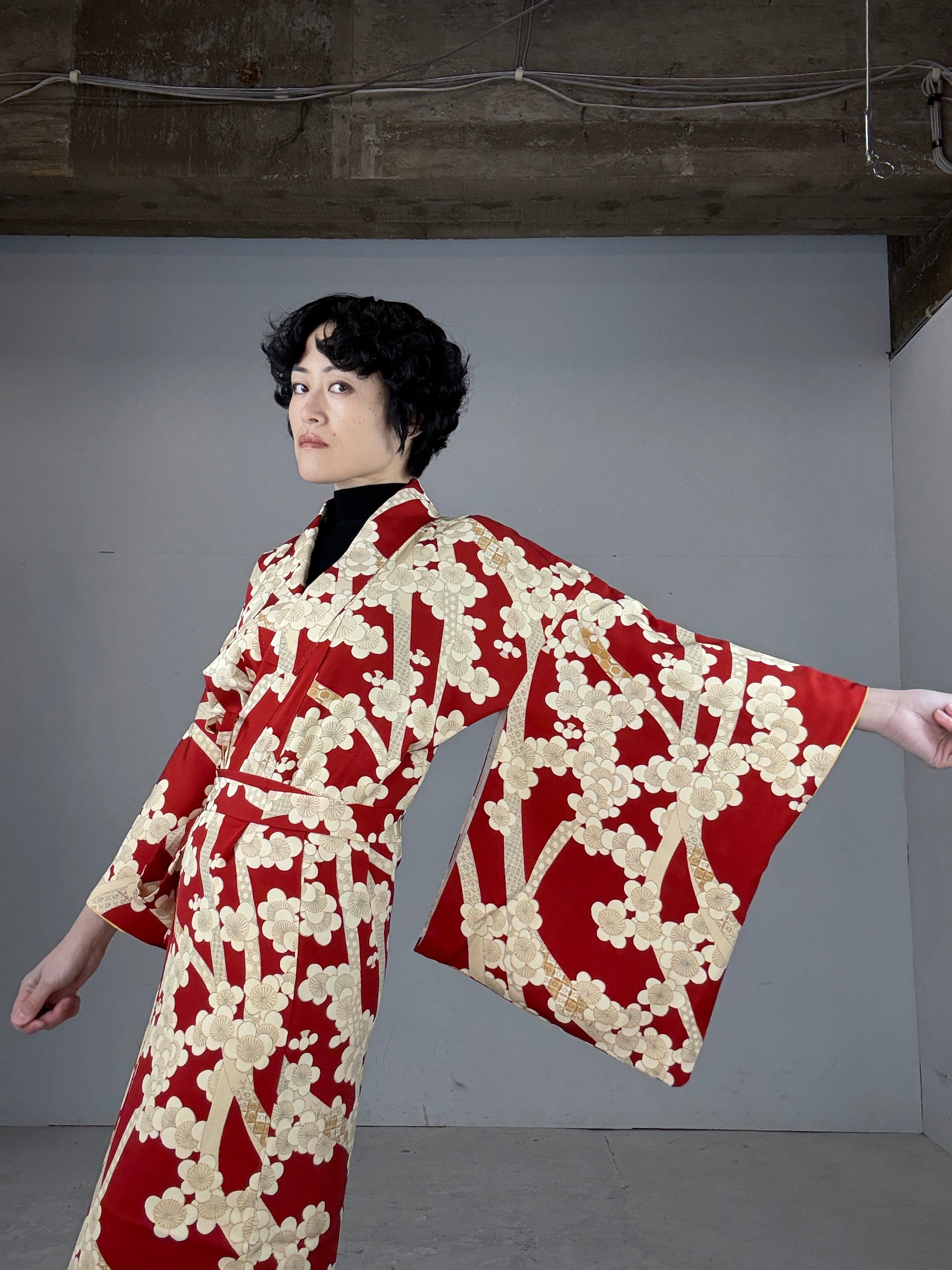 REIWA NIBUSHIKI KIMONO upcycled from Japanese kimono “AKA” – MACHIKO ...