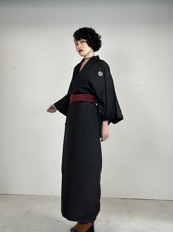 BLACK KIMONO MONTSUKI "MARUNIHUTATSUHIKI" – MACHIKO KIMONO Japanese ...