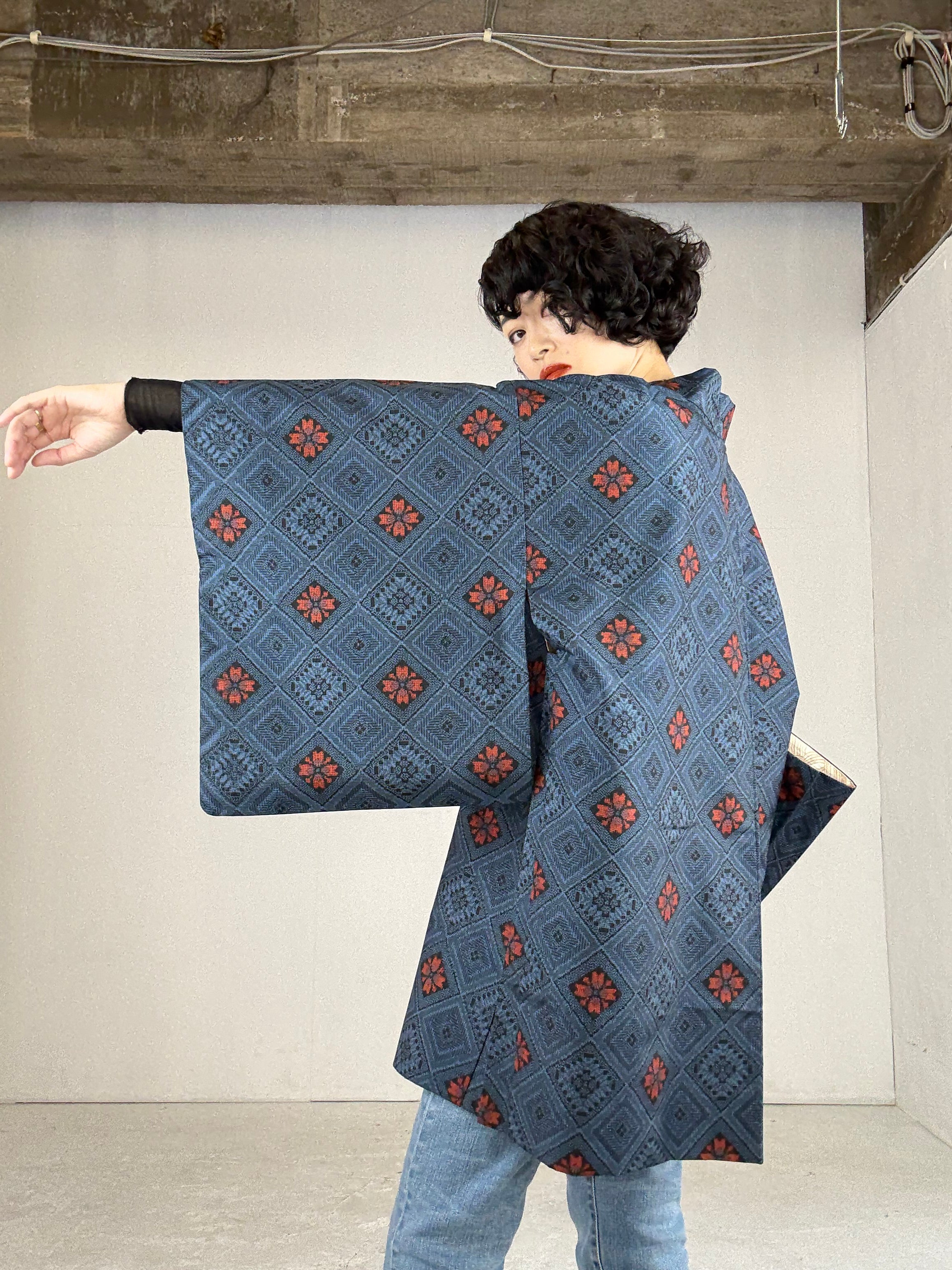 VINTAGE KAWAII HAORI "tsumugi, red blue" – MACHIKO KIMONO Japanese ...