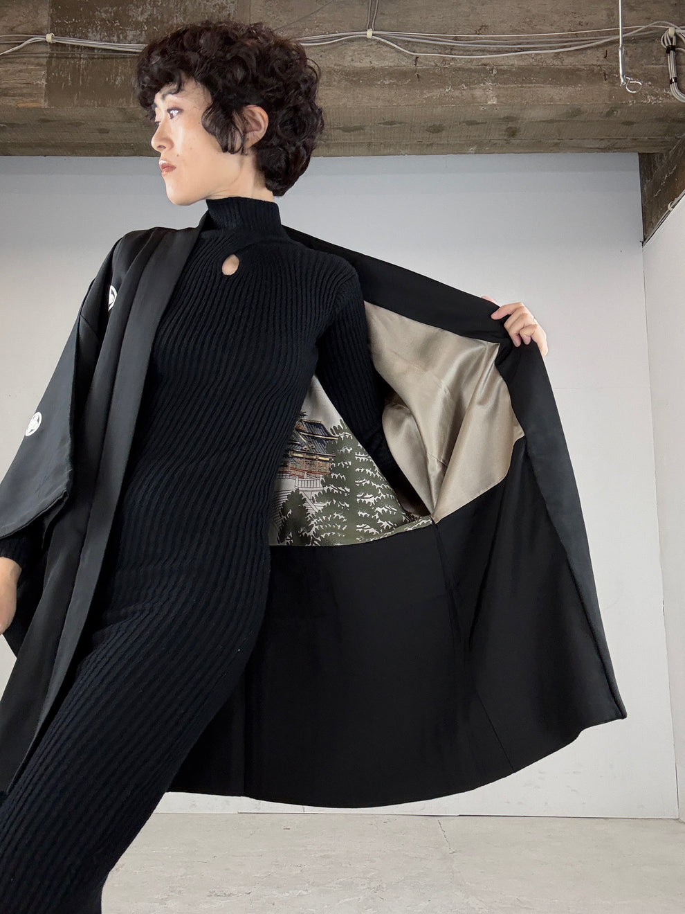 VINTAGE KUROMONTSUKI HAORI "machine embroidery jinjya" – MACHIKO KIMONO ...