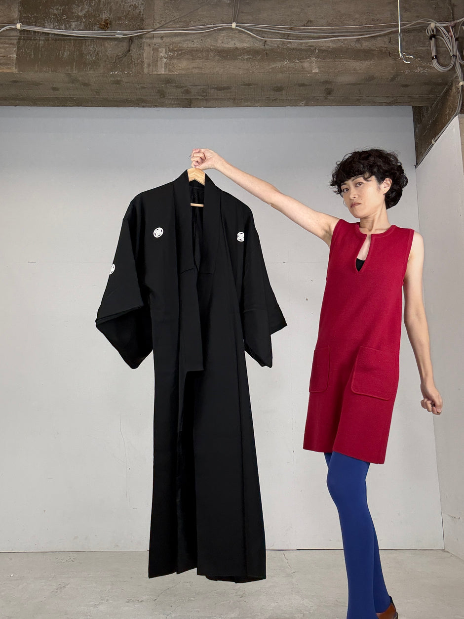 VINTAGE BLACK KIMONO MONTSUKI – MACHIKO KIMONO Japanese Kimonos ...