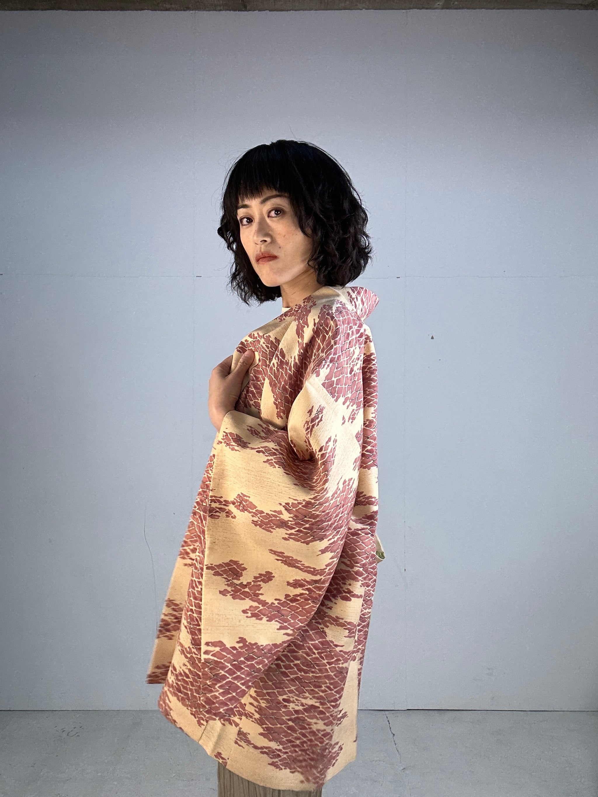 VINTAGE KAWAII HAORI "tsumugi uroko" – MACHIKO KIMONO Japanese Kimonos ...