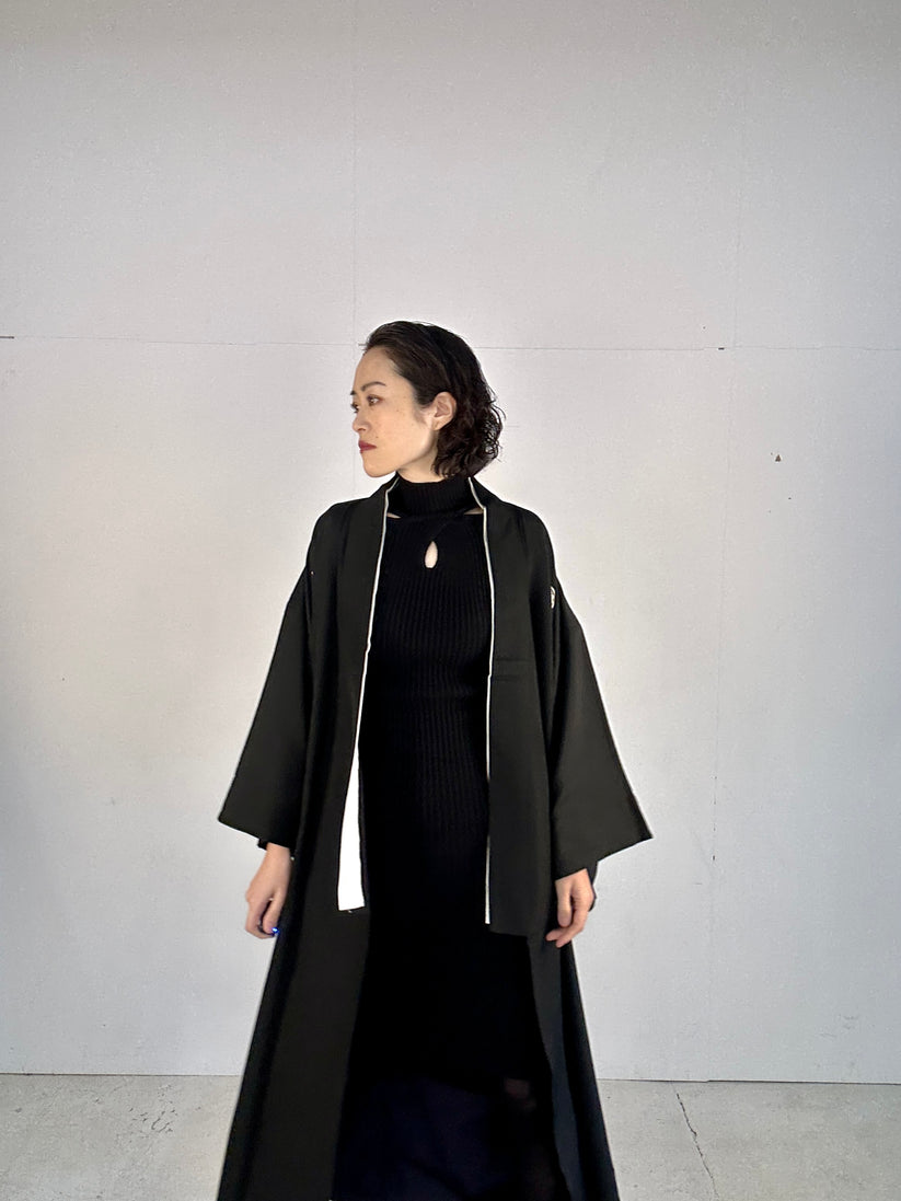 BLACK KIMONO MONTSUKI "eri" – MACHIKO KIMONO Japanese Kimonos, Vintage & Upcycled