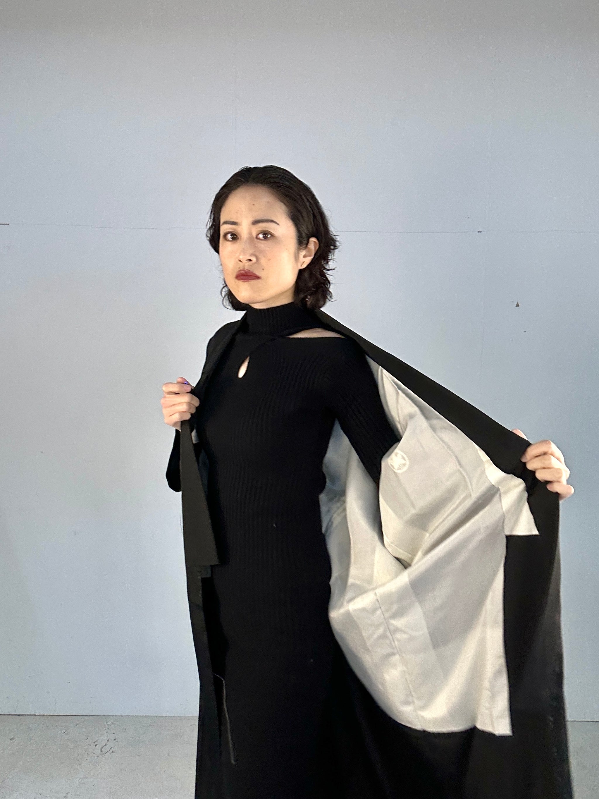 BLACK KIMONO MONTSUKI "shiro" – MACHIKO KIMONO Japanese Kimonos ...